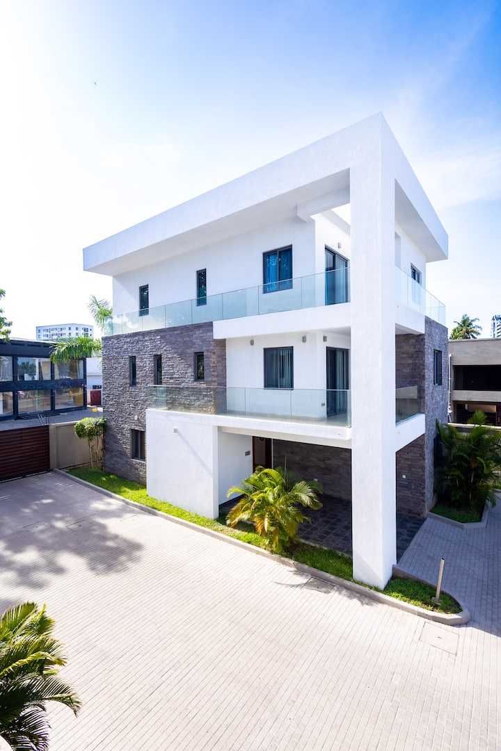 5 Bedroom Semi-detach Townhouse - Accra