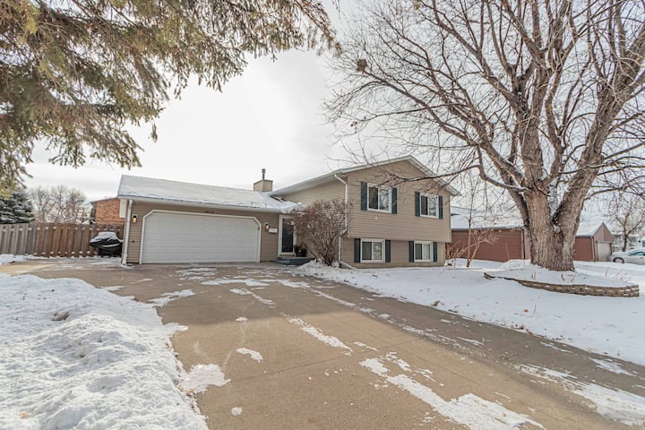 4br Fenced Yard I Pack N Play, Garage, Fast Wifi - Fargo, ND