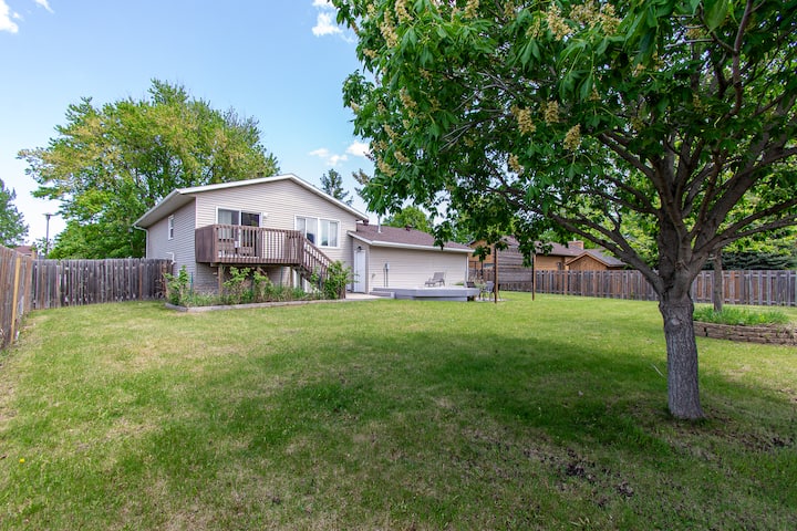 Fenced Yard I Wd I Pack N Play I Garage I Keurig - Fargo, ND