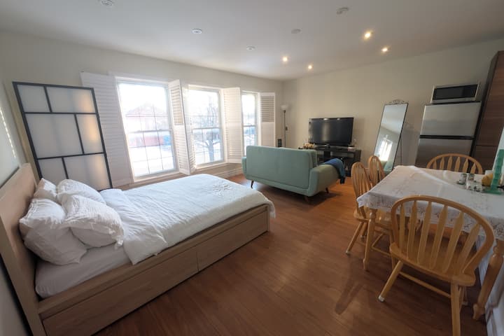 Bright & Cozy Studio W/ Private Entrance & Parking - Vaughan