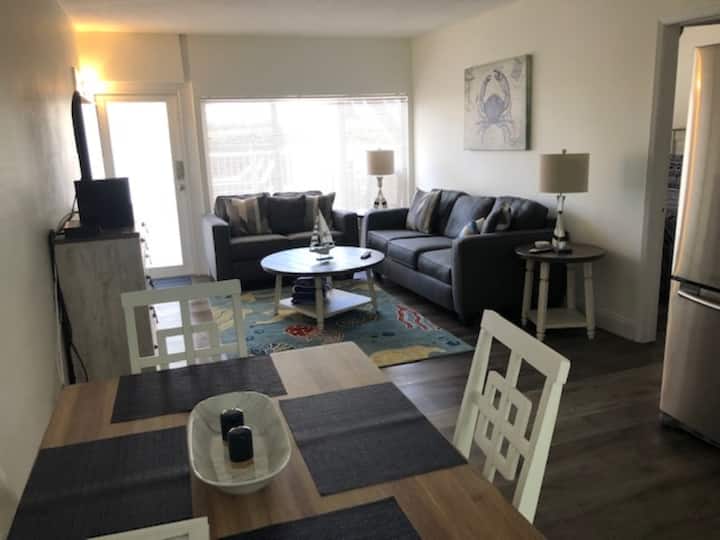 Amazing 1-bedroom Condo Block To Beach - Deerfield Beach, FL