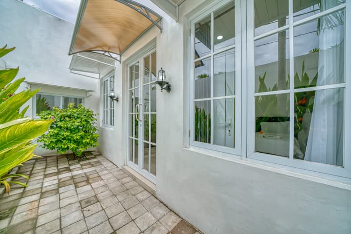 2 Bed Modern Apt. With Big Pool - Denpasar
