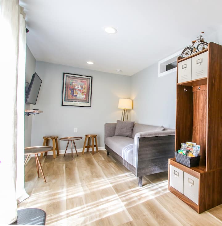 Sunny-side Up | Sweet And Snug Backyard Stay - Savannah, GA