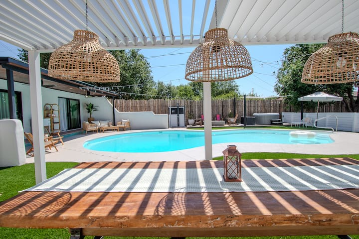 Walled Adobe Oasis - Heated Pool, Spa & Mini-golf - Santa Fe, NM