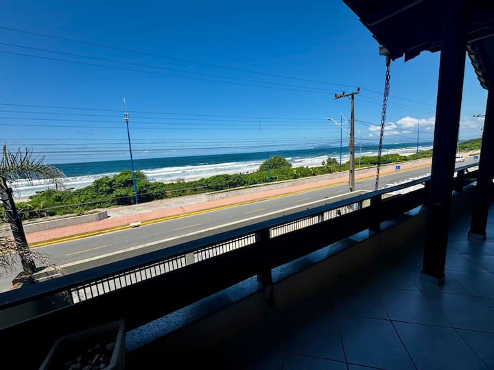 Casa Frente Mar Na Av. Beira Mar - Itapoá