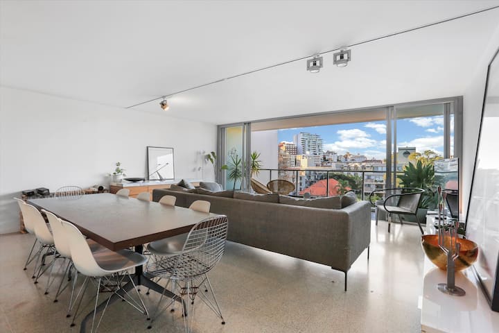 Stylish 2br Harbour Side Apartment W Parking - Sydney
