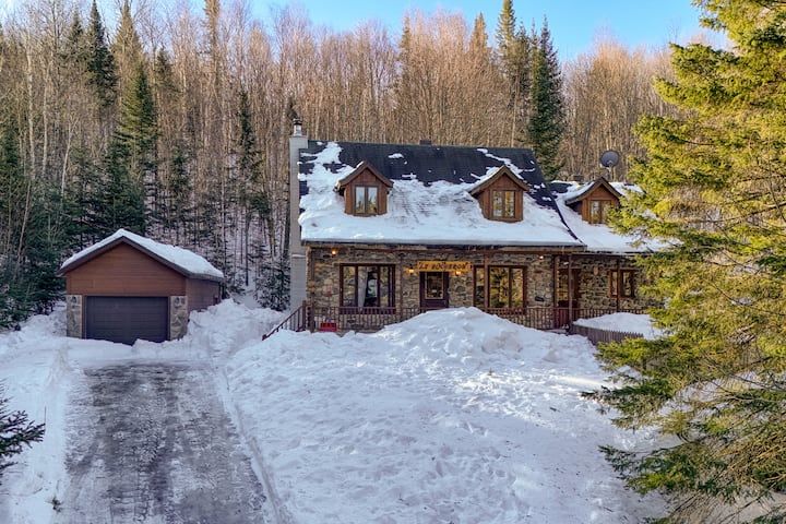 Le Bûcheron · Spa & Lake Access Chalet +Ev Charger - Sainte-Agathe-des-Monts