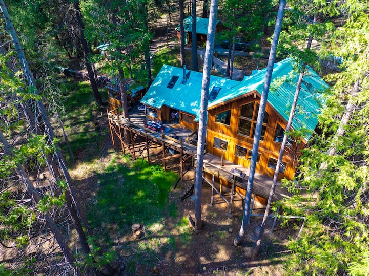 Beautiful Lake House On 10 Acres Near Nevada City - Nevada City, CA