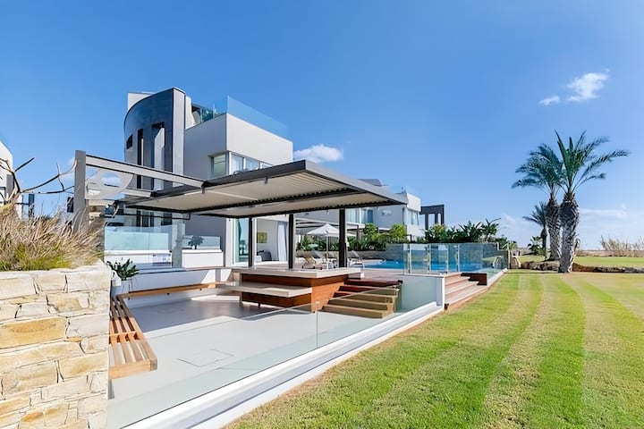 Glory Beachfront Villa - Айя Напа