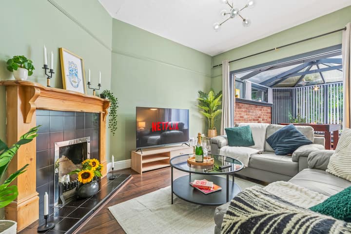4br Home | Perfect For Families & Contractors - Birmingham