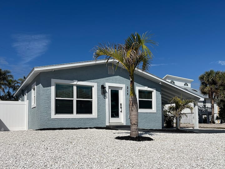 Renovated Cottage Steps To Beach - Fort Myers Beach, FL