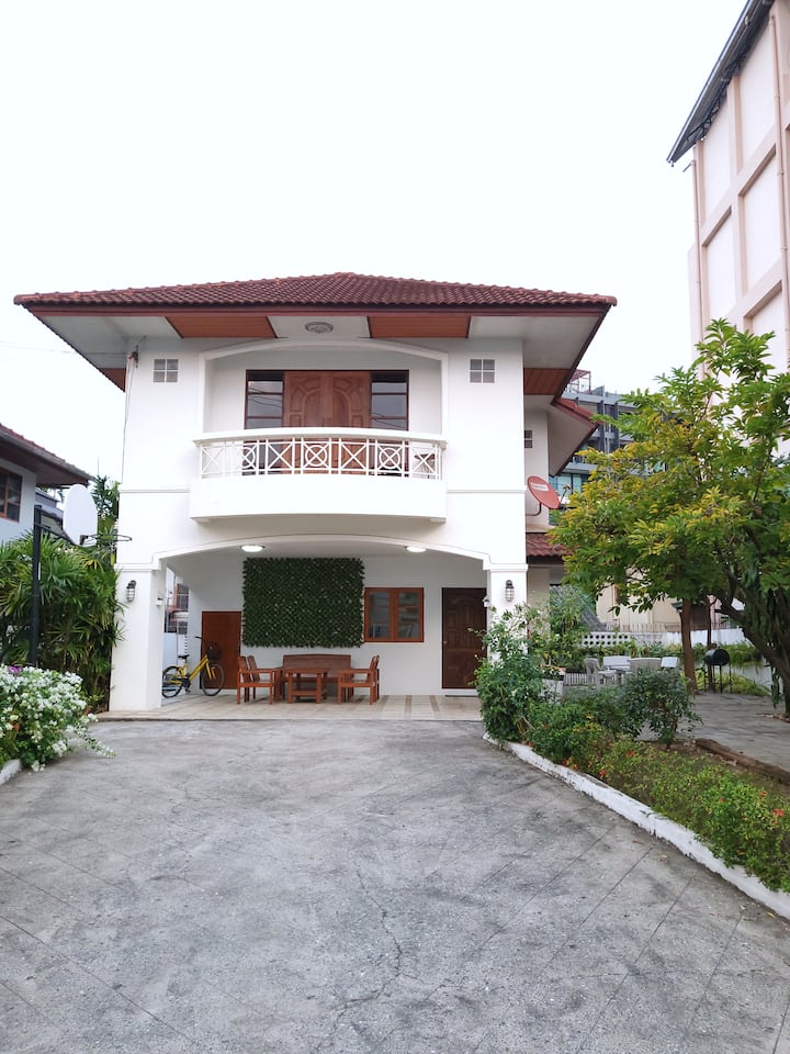 Poon House @ Nimman | Walk To Cafés, Bars & Maya - Chiang Mai