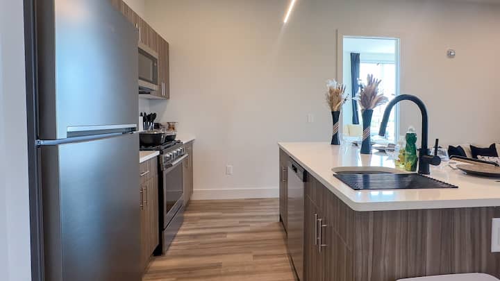 Calm Oasis, 2bath, 1 Free Park+by Train, Sleeps 10 - Bloomfield, NJ