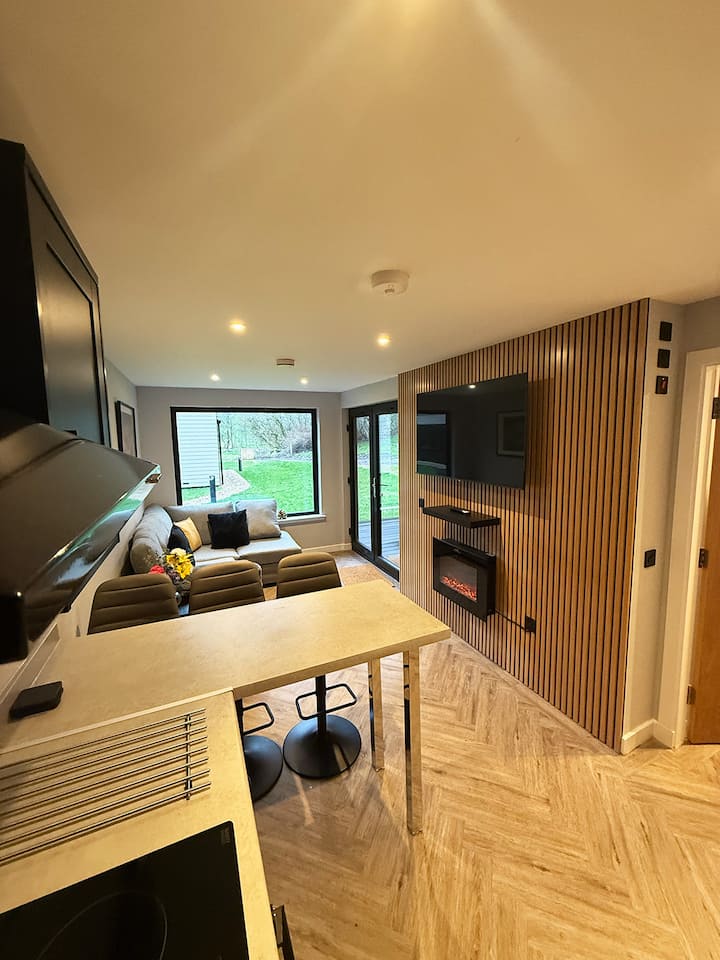 The Owl Lodge - Deluxe 2 Bedroom - Linlithgow