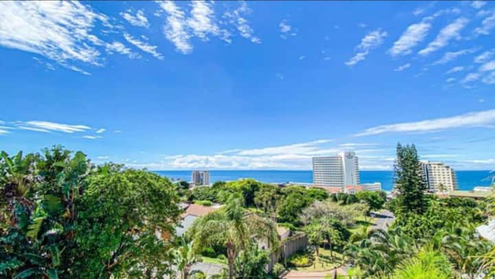 Spacious Umhlanga Apartment - Umhlanga