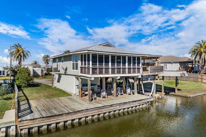 Dock Holiday: A Retreat That’s Always In Season! - Jamaica Beach, TX