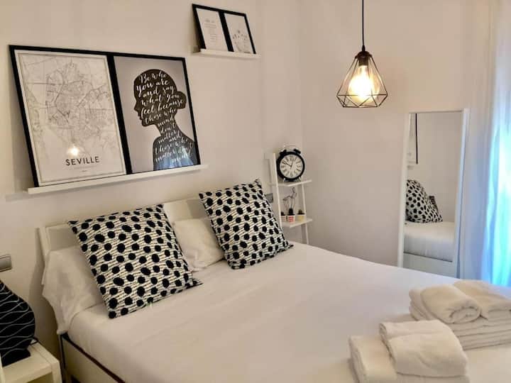 Selecta | Apartamento Con Piscina En C/ Juzgado - Seville