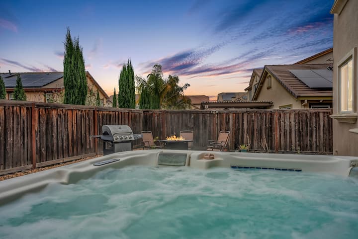 Napa Wine Country Hot Tub/game Room/pool Table 5br - Fairfield, CA