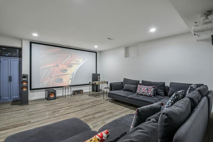 Dulles Luxury Villa :Movie Theater, Gazebo & Grill - Fairfax, VA