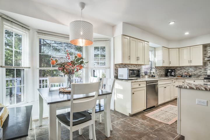 Dulles Luxury Villa: Movie Theater, Gazebo&grill - Fairfax, VA