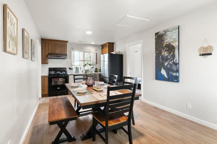 Jane's Home (4) | Bedroom W Private Bath -3 - Redwood City, CA