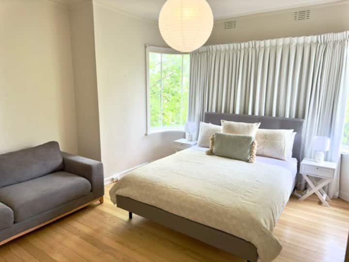 Cbd 2 Bed Apartment - Filled With Natural Light - Ballarat