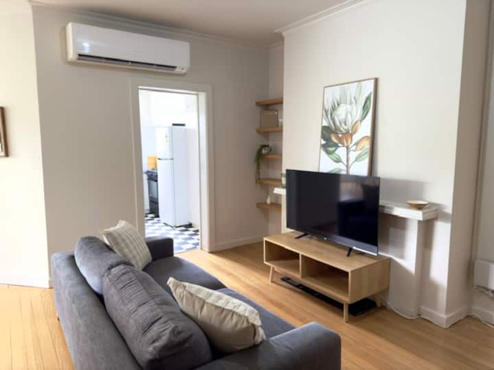 Cbd 2 Bed Apartment - Filled With Natural Light - Ballarat