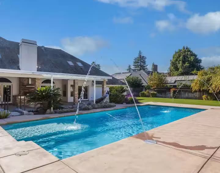 4bdr 1.5 Bath In Upscale Area W/self Check In - Bakersfield, CA