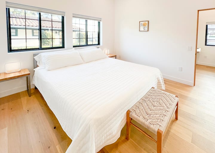 Modern 1bd Suite On State St. - Walk Everywhere! - Santa Barbara, CA