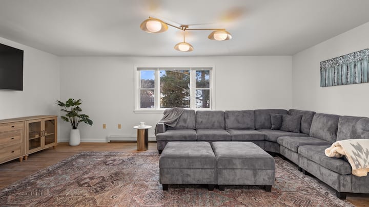 *Remodeled* 5 Bd Walkable To Stowe Village - Stowe, VT