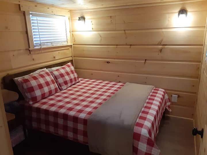 The "Brookie" Tiny Cabin, Watauga Riverfront - Wilbur Lake, TN