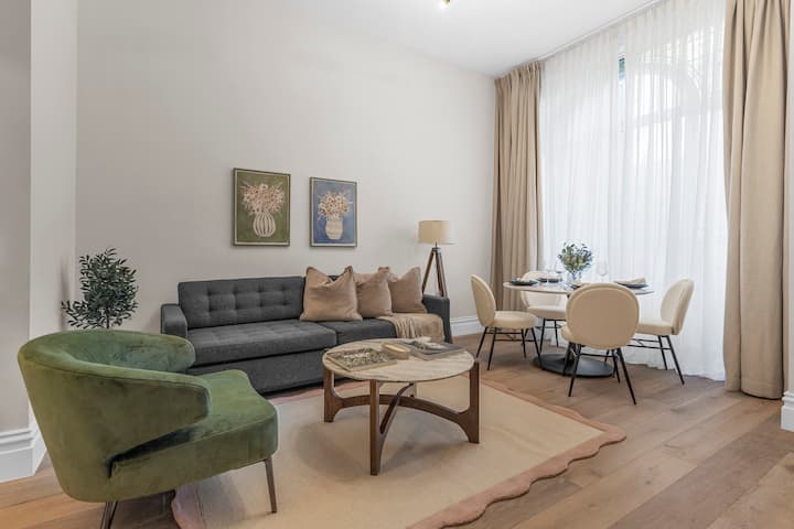 Chic 2-bed Apartment In Prime Central London - London
