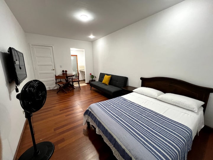 Casa En Cali Oeste Con Jardín Ideal Para Grupos - Cali