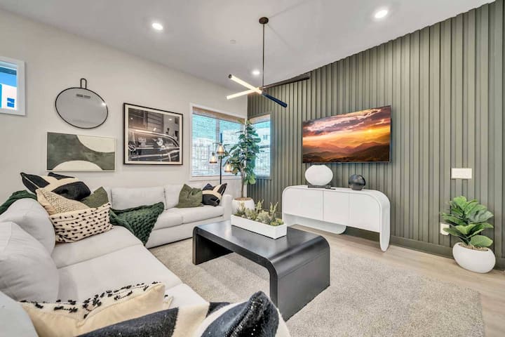 Luxurious 5br Valencia Home | Pool & Patio M#42321 - Santa Clarita, CA