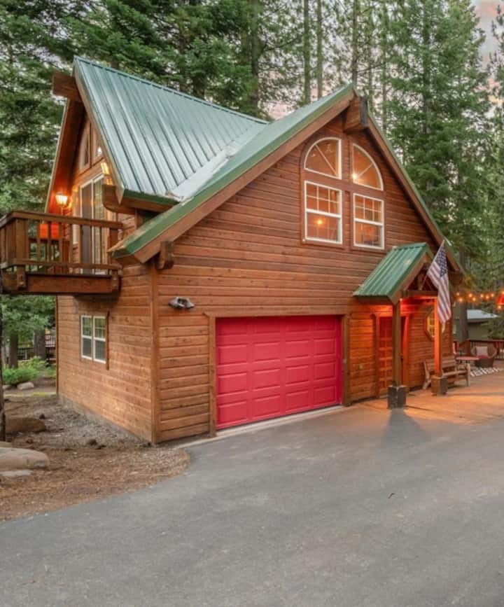 Bright Airy Tahoe Donner Loft - Truckee, CA