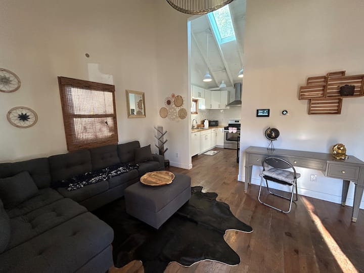 Cozy Cabin Dtsa - Santa Ana, CA