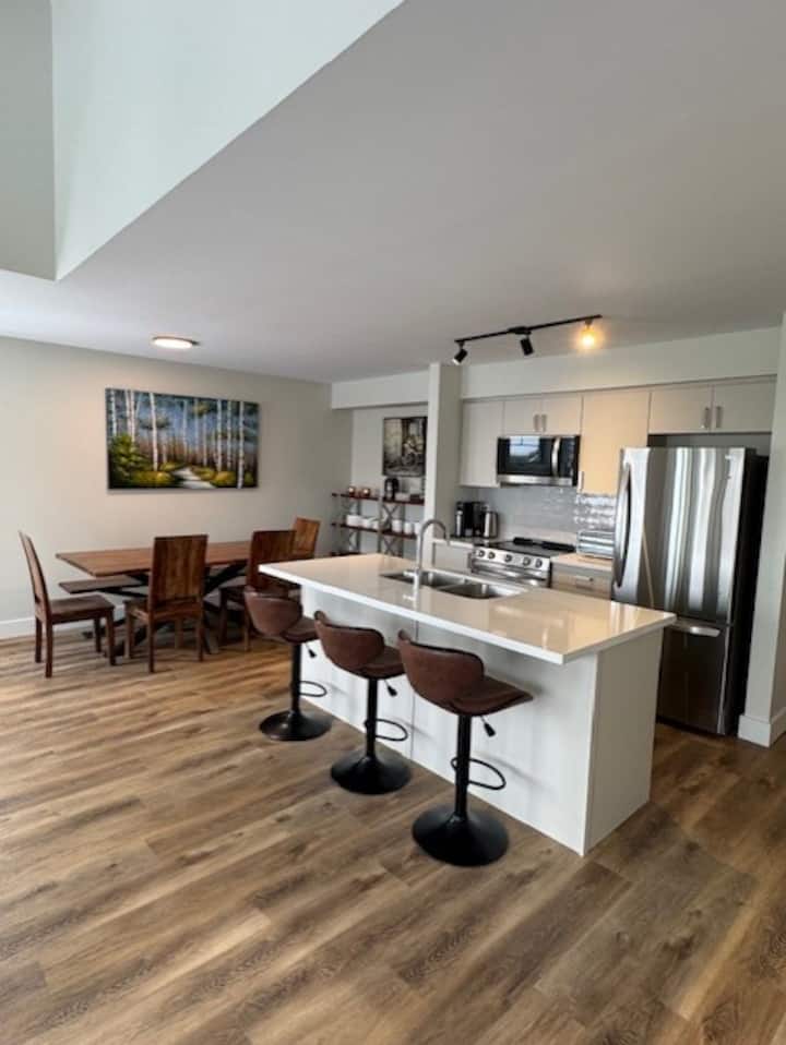 Lake View Lux Condo Beside Deerhurst/ski/golf/lake - Huntsville