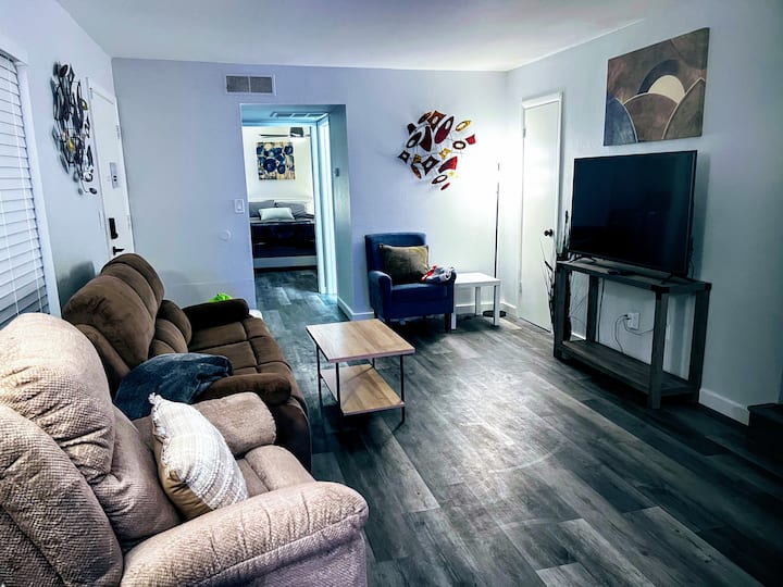 3br/2ba N Phoenix Remodeled Condo - Phoenix, AZ