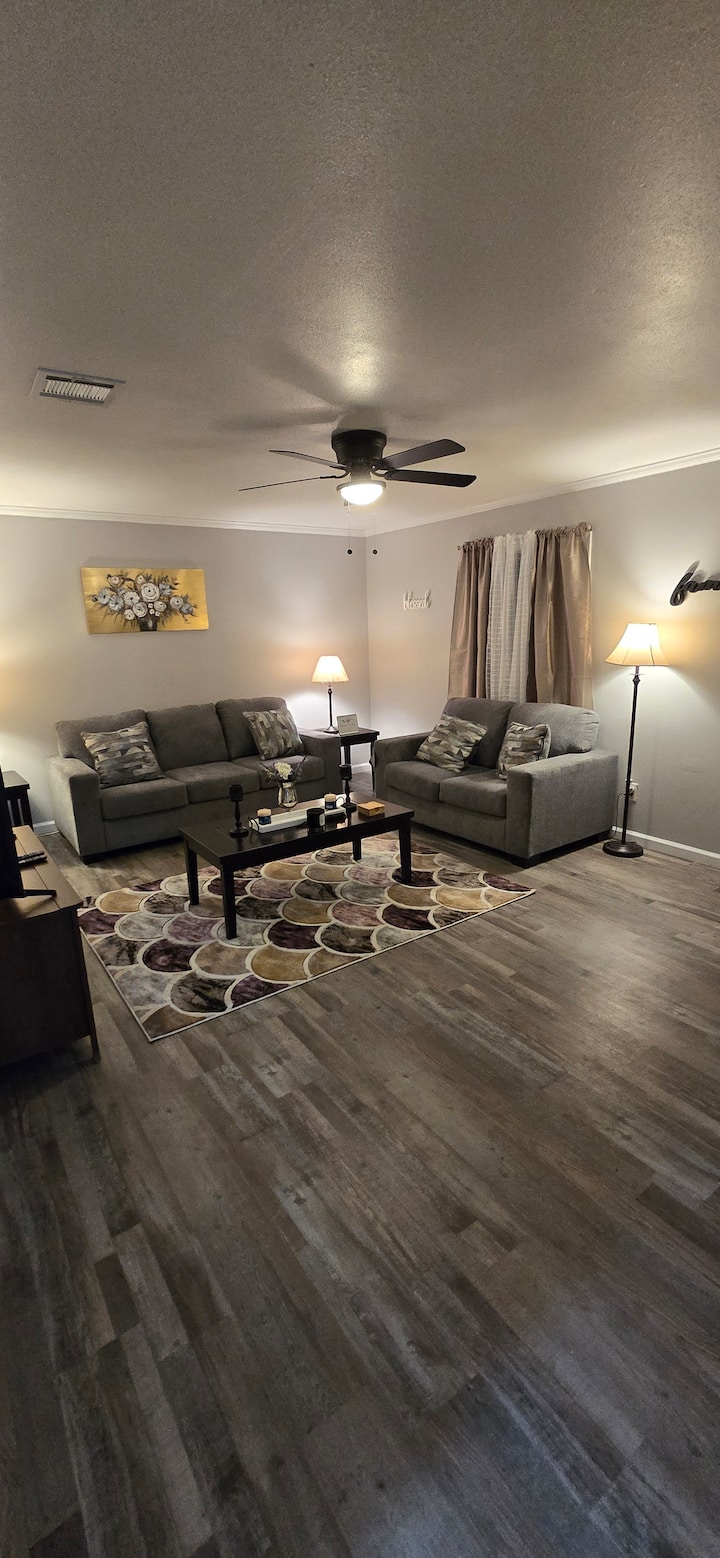 Southern Chic Retreat - 스타트