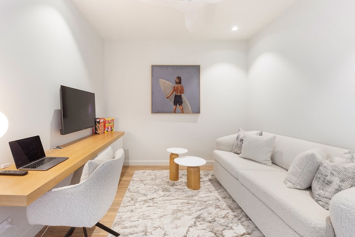 Oceanview 2br/2ba In The Miles Residences, Kirra - Coolangatta