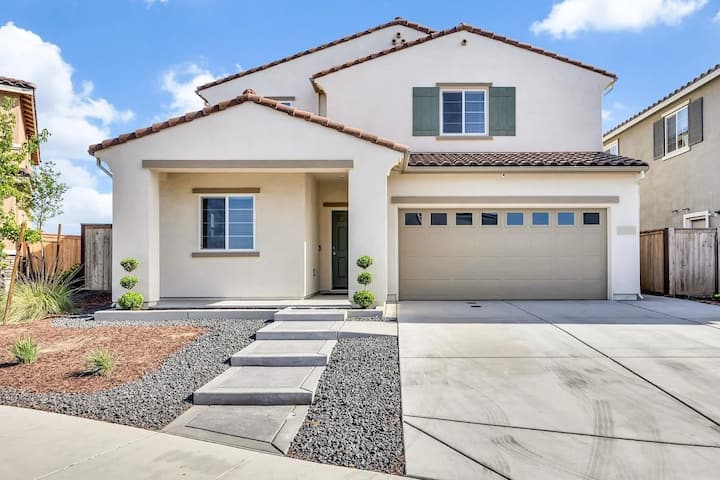 Luxurious & Cozy Home Roseville - Roseville, CA
