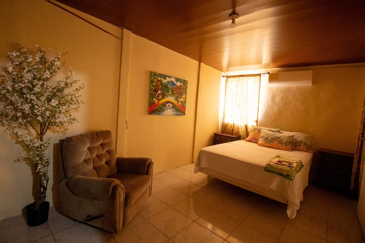 Safe, Perfectly Located: 2br Central Apt Wifi+a/c - Managua