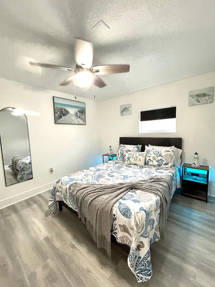 Refugio Costero Con Patio Privado + Cocina + W/d - Apollo Beach, FL