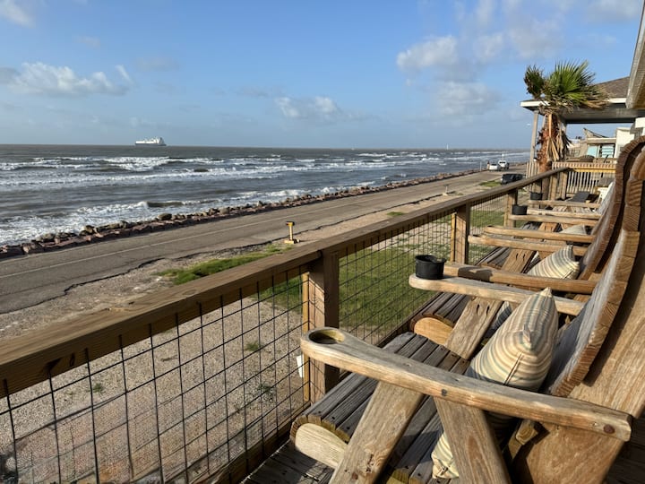 Beachfront, 4 Bed/3 Bath, Ramp, Firepit - Surfside Beach, TX