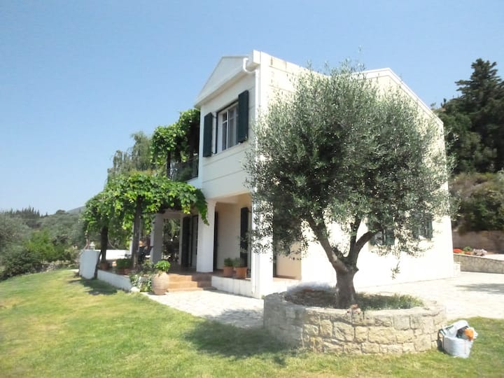 Cozy Kefalonia Hideaway - Кефалиния
