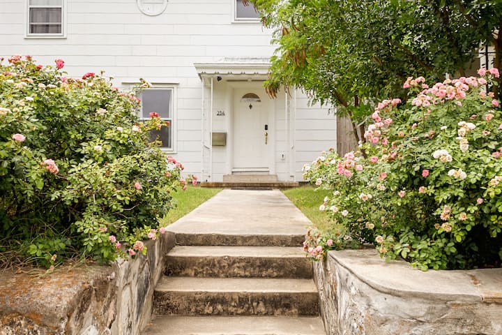 Parkside Mid-century Charmer In San Antonio - San Antonio, TX