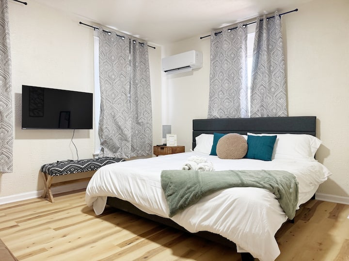 The Cardinal 808 C | King 2bd/1ba Chic Apt - Evansville, IN