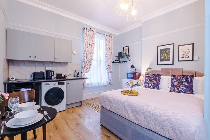 Victoria Park Studio 5, Town Centre, Wifi, Parking - Royal Leamington Spa