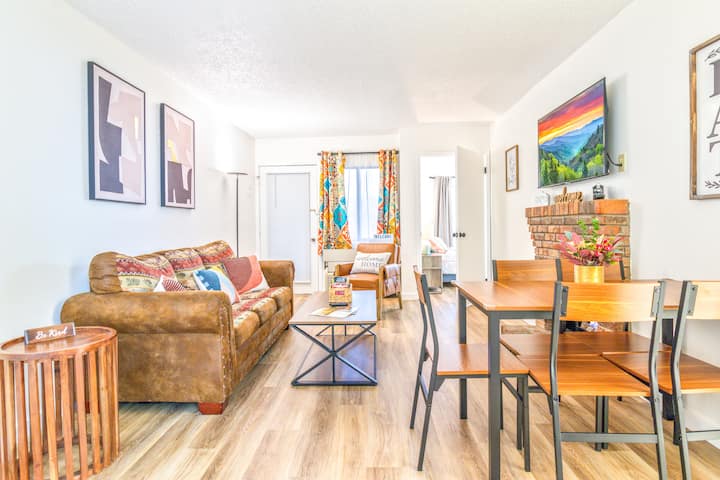 Gatlinburg Parkway Views/ Dwtn/ Sleeps6 - Gatlinburg, TN
