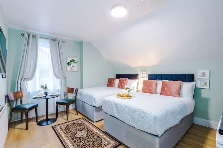 Victoria Park Studio 9: Free Parking, Disney, Wifi - Royal Leamington Spa
